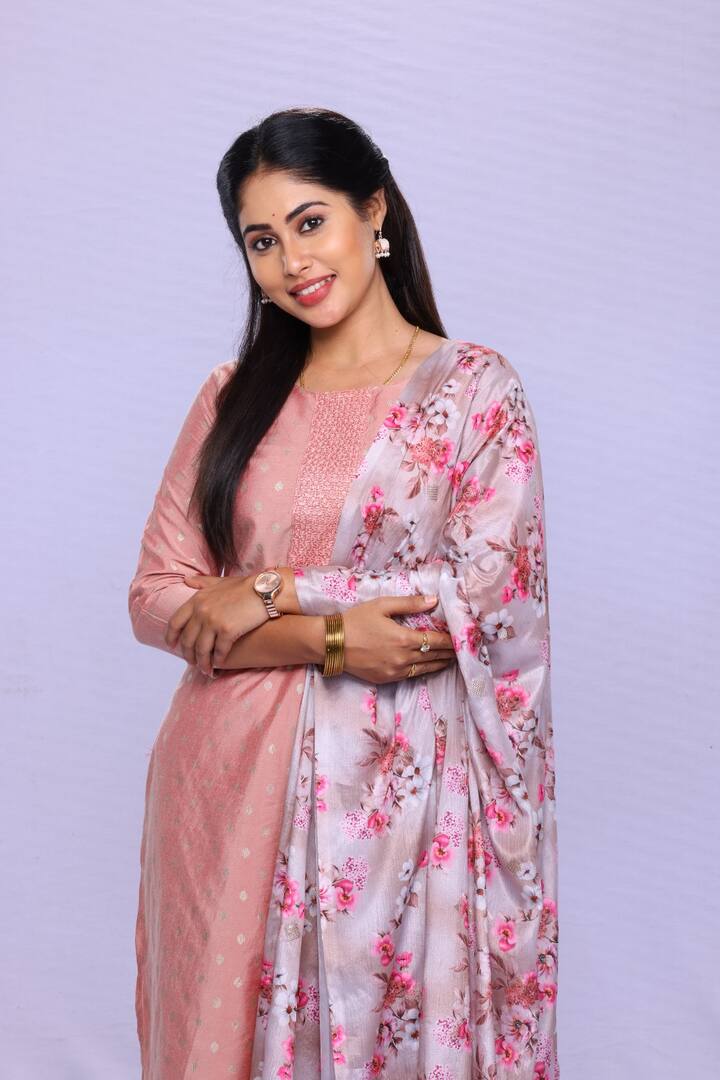 Holi 2024 zee marathi tv serial actress give essential skin and hair ...