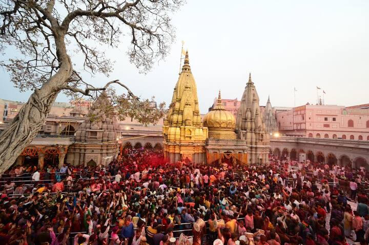 Baba Kashi Vishwanath celebrated Gauna Shiva devotees played Holi ann ...