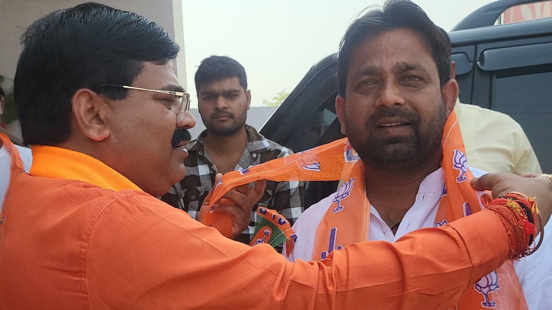 SP Leader IP Singh Attack on BJP MP Sangam Lal Gupta Accused Terror ...