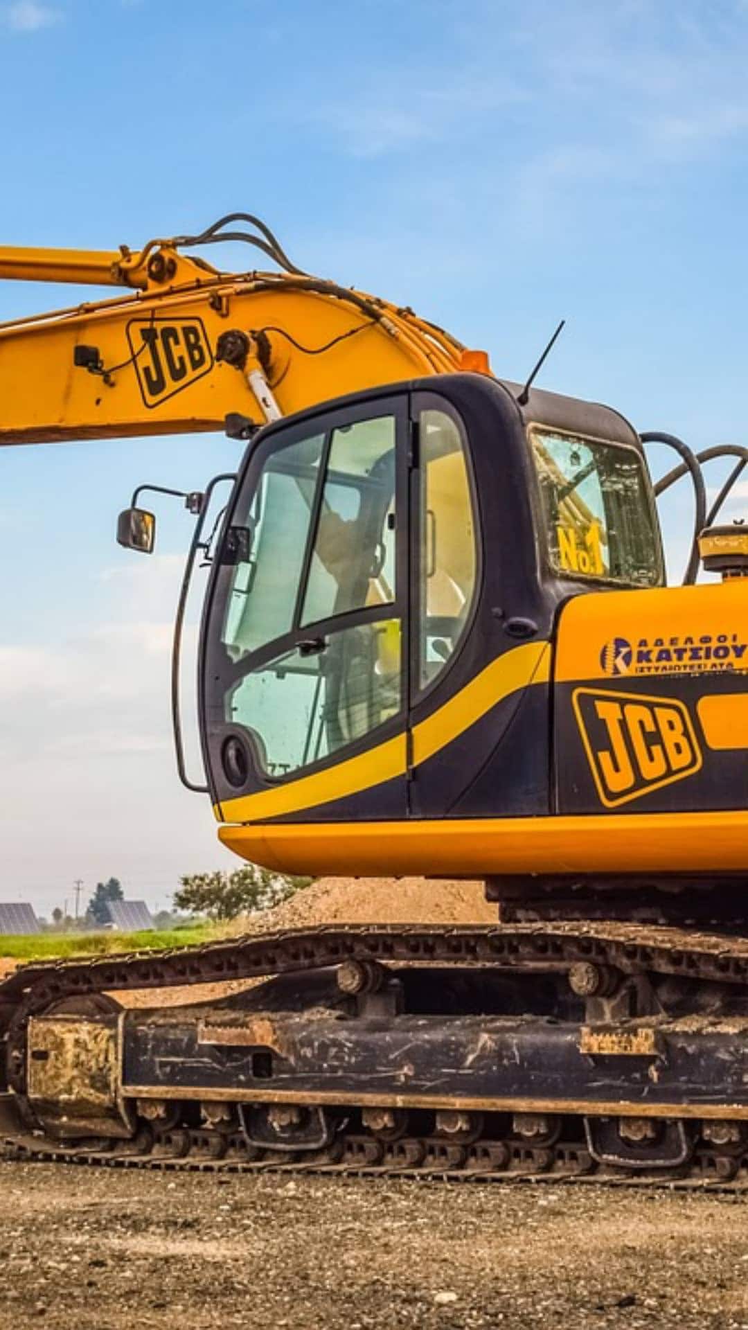 JCB નો રંગ પીળો જ કેમ હોય છે?