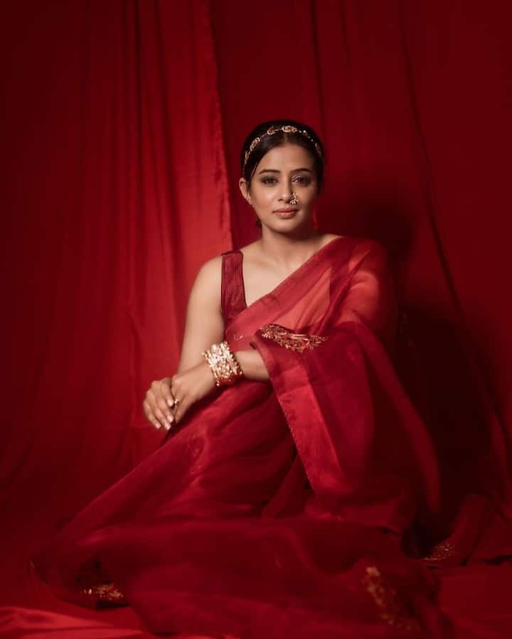 Heroine Priyamani Looks Stunning in red color saree | Priyamani Photos ...