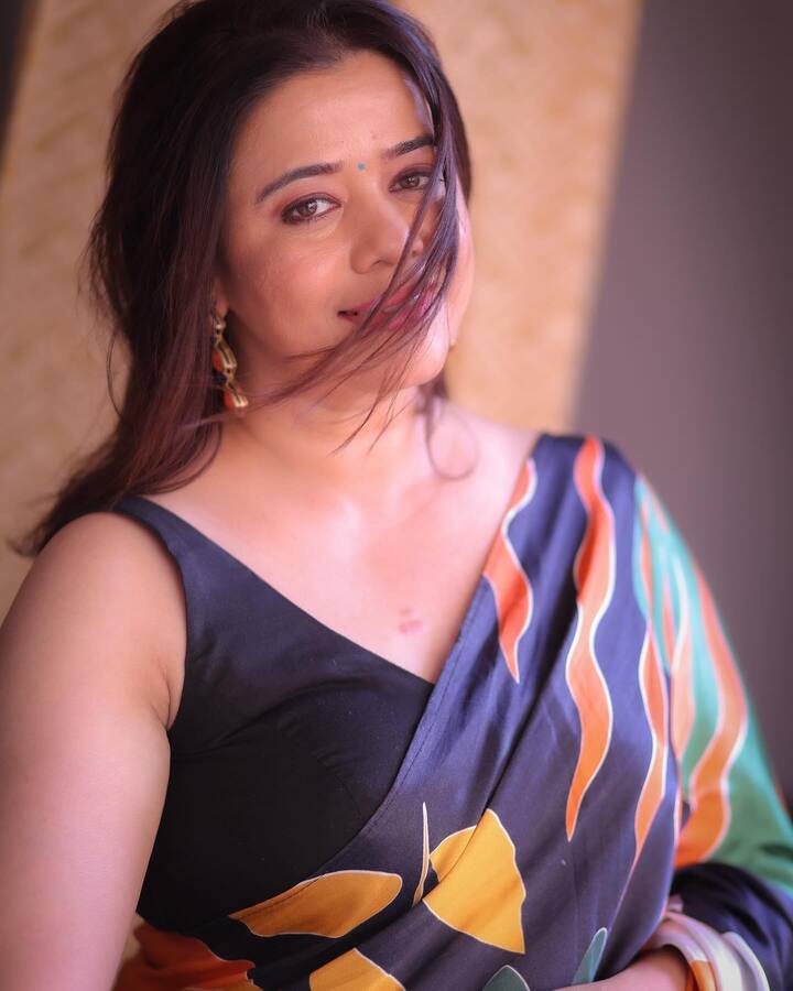 ACTRESS ANITA date shared new look in saree see her latest photos here ...