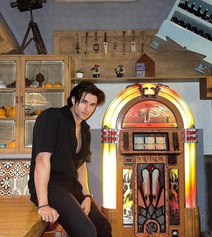 What Makes Vaaste Song Fame Siddharth Gupta A Heartthrob; SEE PICS