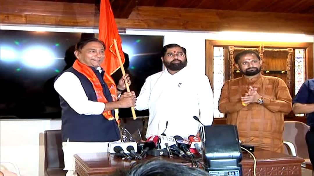 Raju Waghmare Join Shiv Sena: काँग्रेसला मुंबईत खिंडार; प्रवक्ते राजू ...