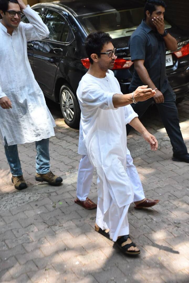 Aamir Khan, His Sons Junaid, Azad Distribute Sweets To Paparazzi On Eid - See Pics