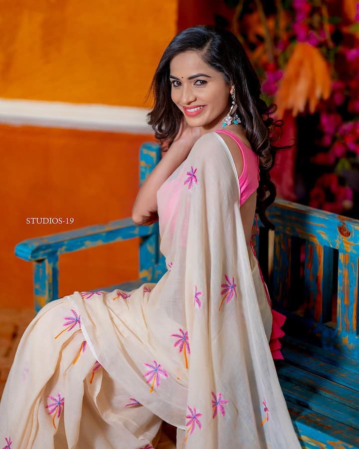 Shobha Shetty Stunning in Traditional Saree Look | Shobha Shetty Photos: చీరలో శోభా శెట్టి సోయగం ...