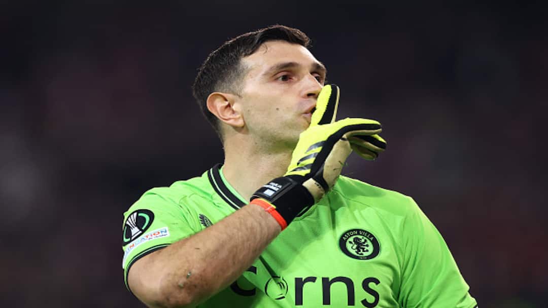 Aston Villa's Emi Martinez Wasn't Sent Off After Receiving 2nd Yellow ...