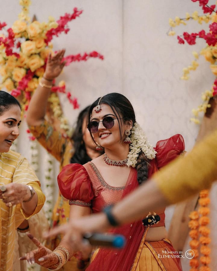 Photos: Malayalam Actors Aparna Das And Deepak Parambol Haldi And ...