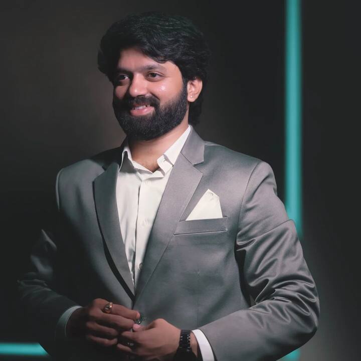 Varaha Roopam Fame singer Srilalitha Shared her Engagement Photos ...