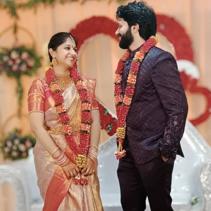 Varaha Roopam Fame singer Srilalitha Shared her Engagement Photos ...