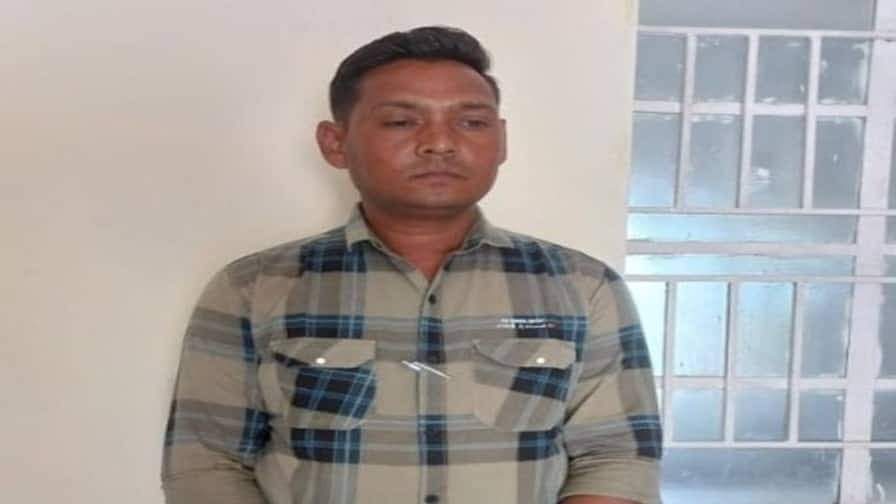 ACB Trap: Bharuch Umalla Police Station Constable Caught taking a bribe of Rs 5000 | ACB Trap ...