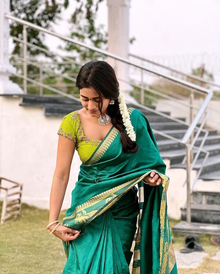 Bigg Boss Fame Nayani Pavani Latest Photos in her mother saree | Nayani ...