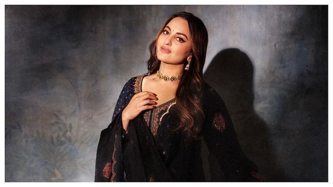 Sonakshi Sinha Asked For Blackberry Phone As Remuneration For Her Debut ...