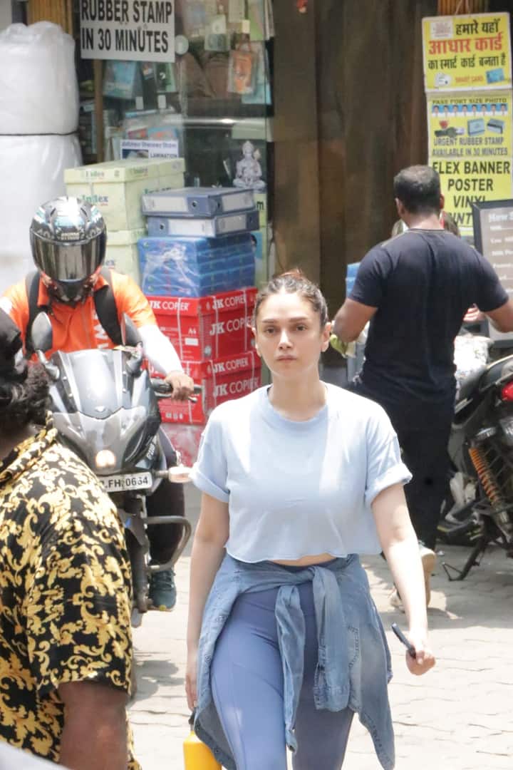 Actress Aditi Rao Hydari, who is in the news for 'Gajgamini Walk', is ...