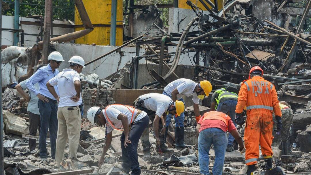 Dombivli MIDC Blast powerful explosion part of the dead body fell on the roof after 45 hours ...