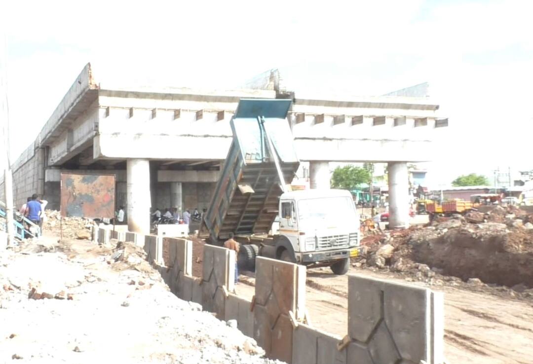 National highway work at a slow pace in Velapur solapur Dnyaneshwar ...