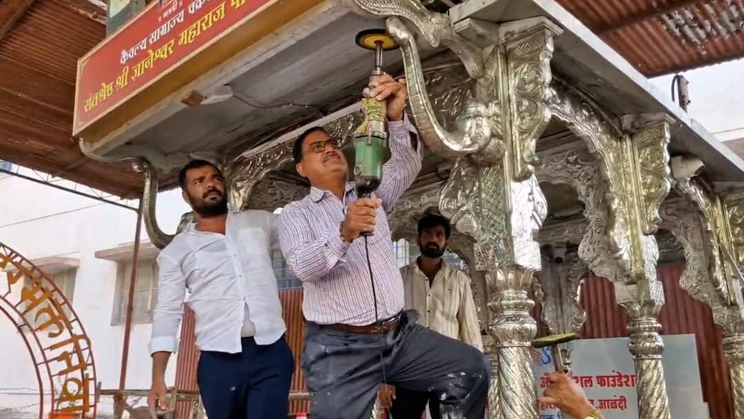 Ashadhi Wari 2024 sant dnyaneshwar maharaj palkhi rath is ready for ...