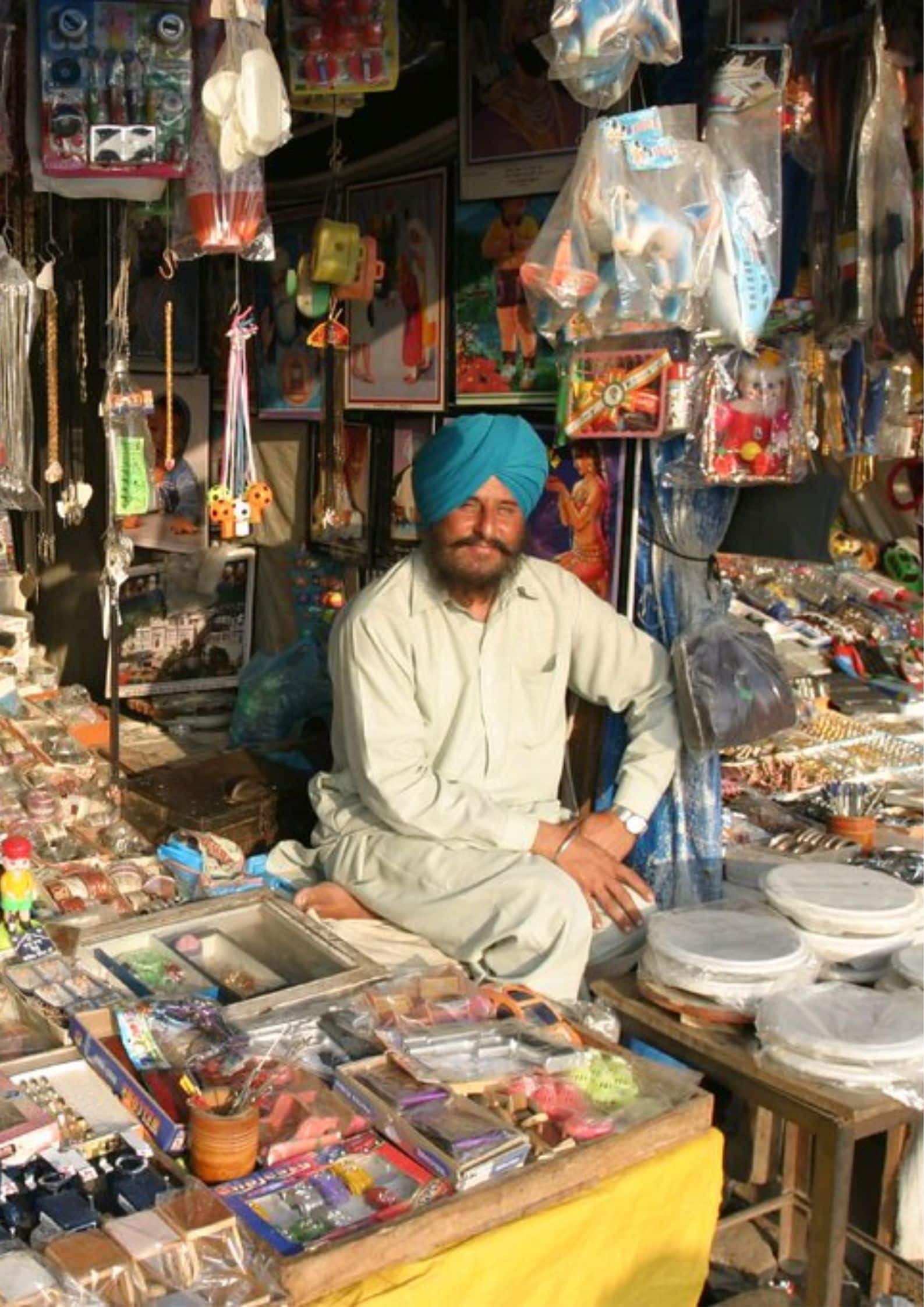 दुकान में कैसे बैठना चाहिए?