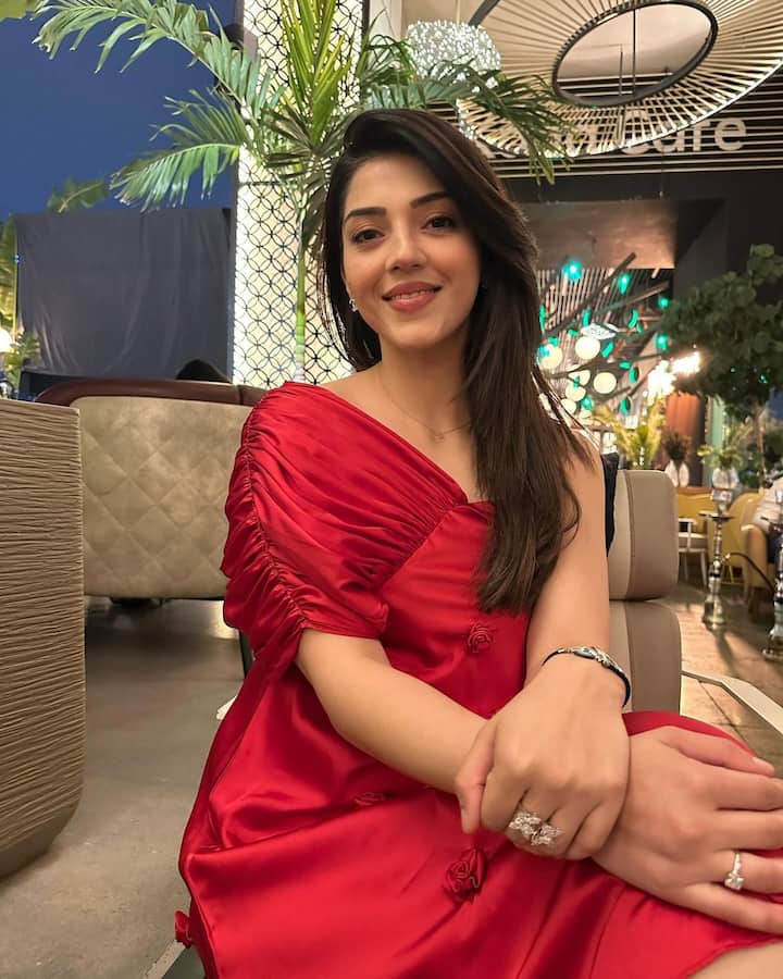 Mehreen Pirzada's stunning photos goes viral | Mehreen Pirzada ...