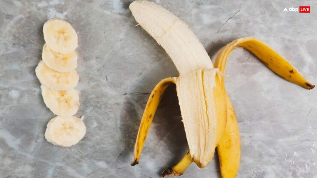 beauty tips Banana peels panacea for the face use it like this | Beauty Tips: केले के छिलके हैं ...