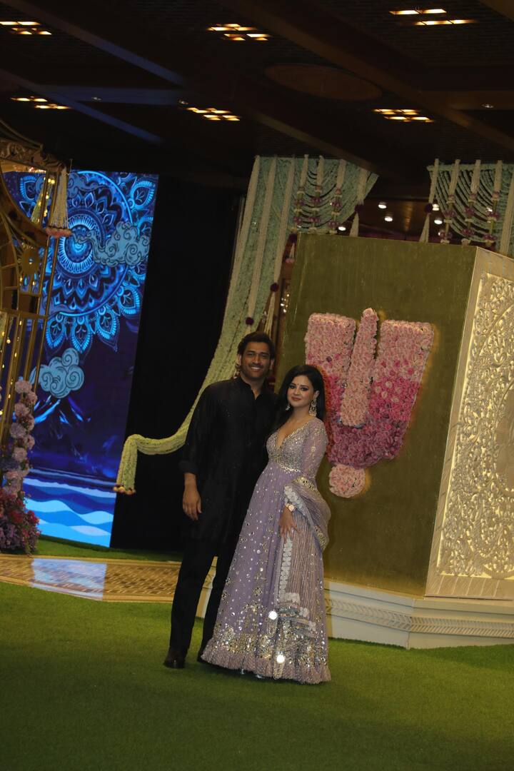 Anant Ambani Radhika Merchant mehendi ceremony dhoni Sanjay Dutt Veena ...