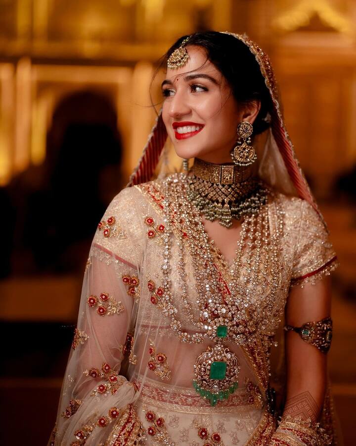 Radhika Merchant Stunning Bride To Anant Ambani In Abu Jani Sandeep ...