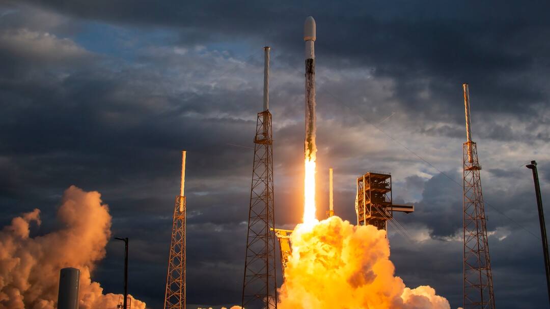 Elon Musk SpaceX 20 satellites fall from sky will crash on earth ...