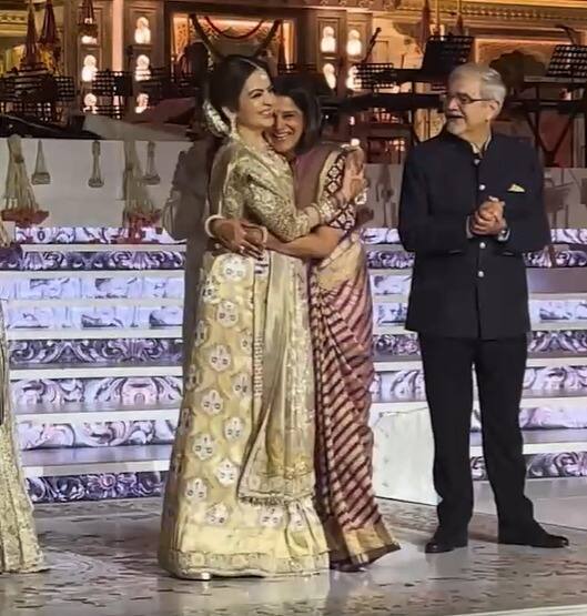 Anant Radhika Reception Nita Mukesh Ambani Hugs Samdhan Shaila Merchant ...