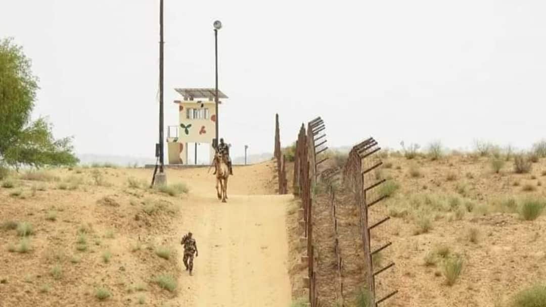 India Pakistan Border Pakistani Cut barricade on Barmer Border ISI ...