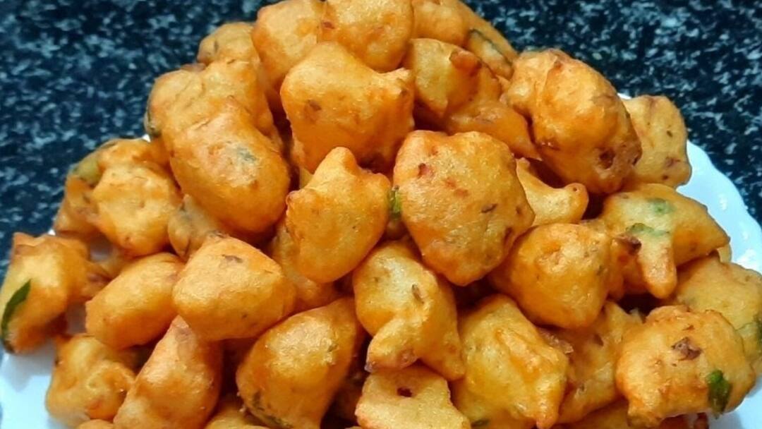 tasty and crispy pesara punugulu here is the tasty and simple recipe ...