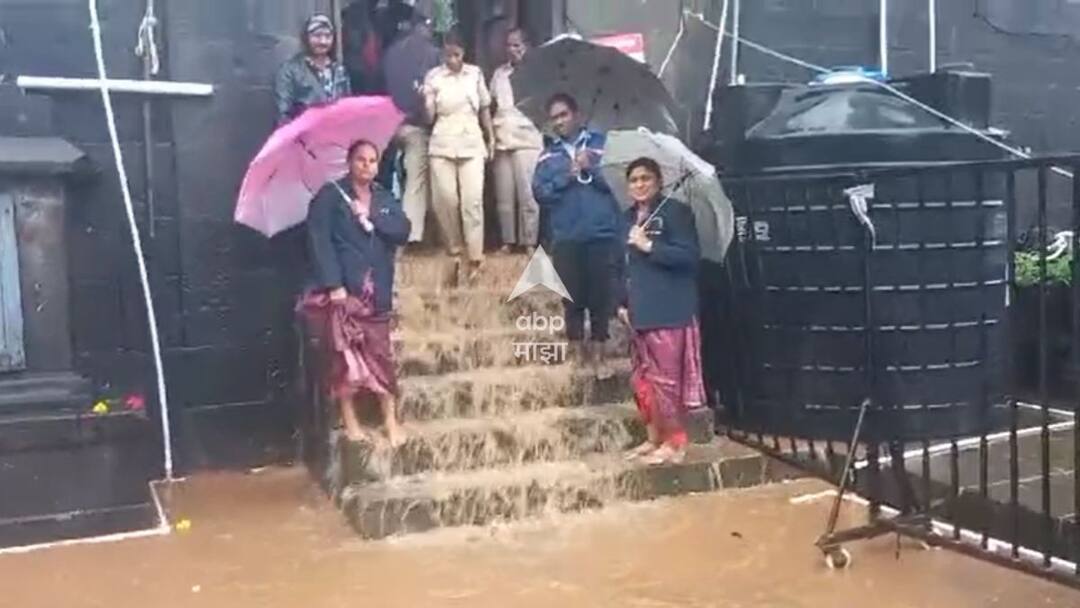 Nashik Rain Update water entered Trimbakeshwar temple discharge from Gangapur increased ...