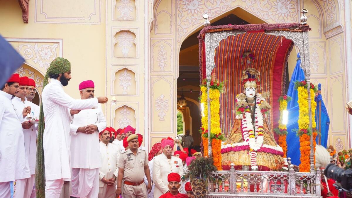 Hariyali Teej 2024 royal procession in Jaipur Deputy CM Diya Kumari ...