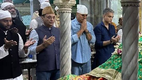 अक्षय कुमार ने हाजी अली दरगाह बनवाने के लिए किया इतने करोड़ का दान ...