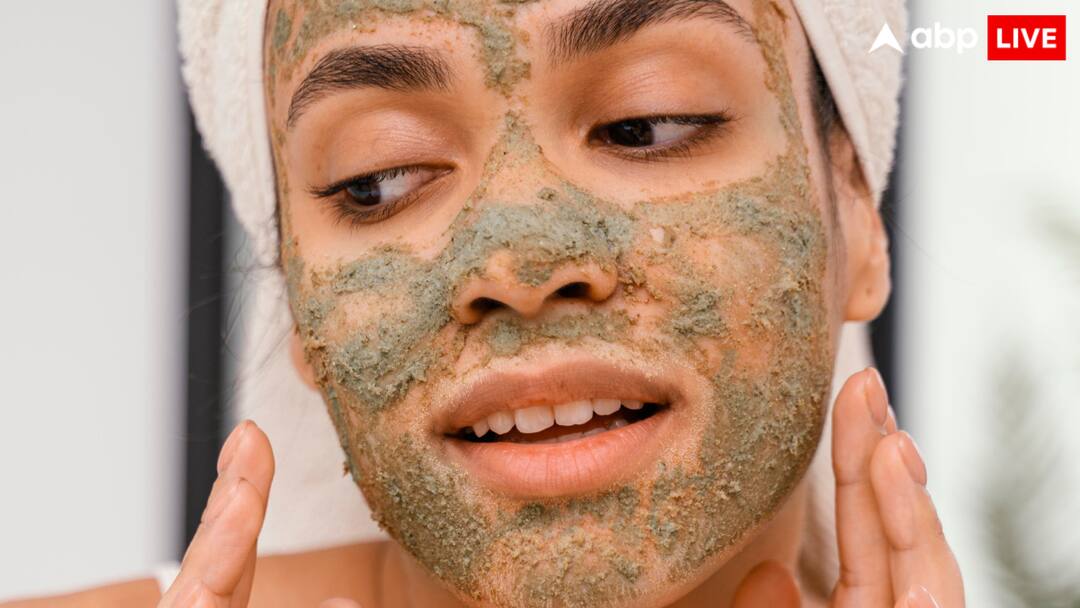 viral face mask this girl applies her own potty on her face even ...