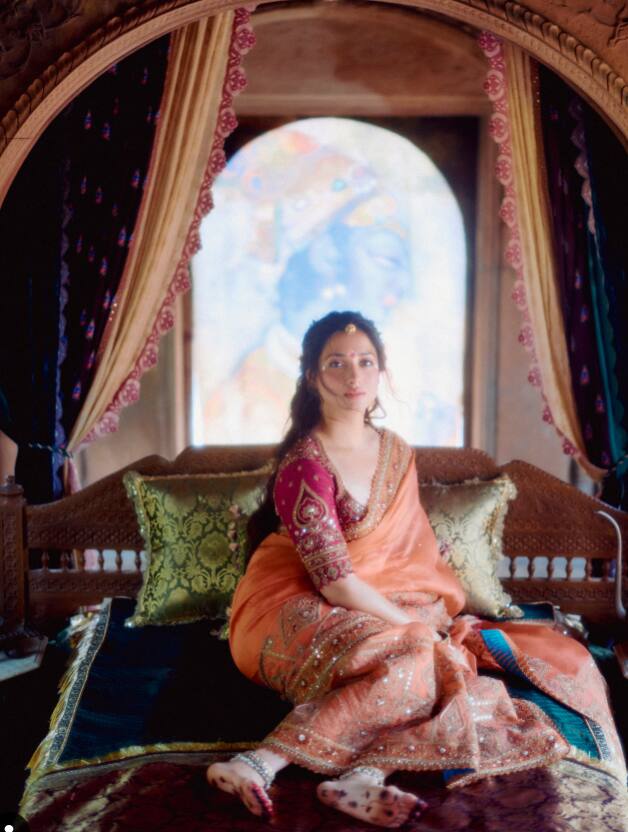 Tamannaah bhatia radha rani look in saree and alta for torani see ...