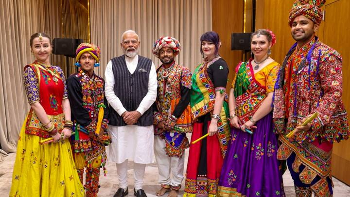 PM Modi Gets Ceremonial Welcome, Pays Tribute At Jam Saheb Of Nawanagar ...