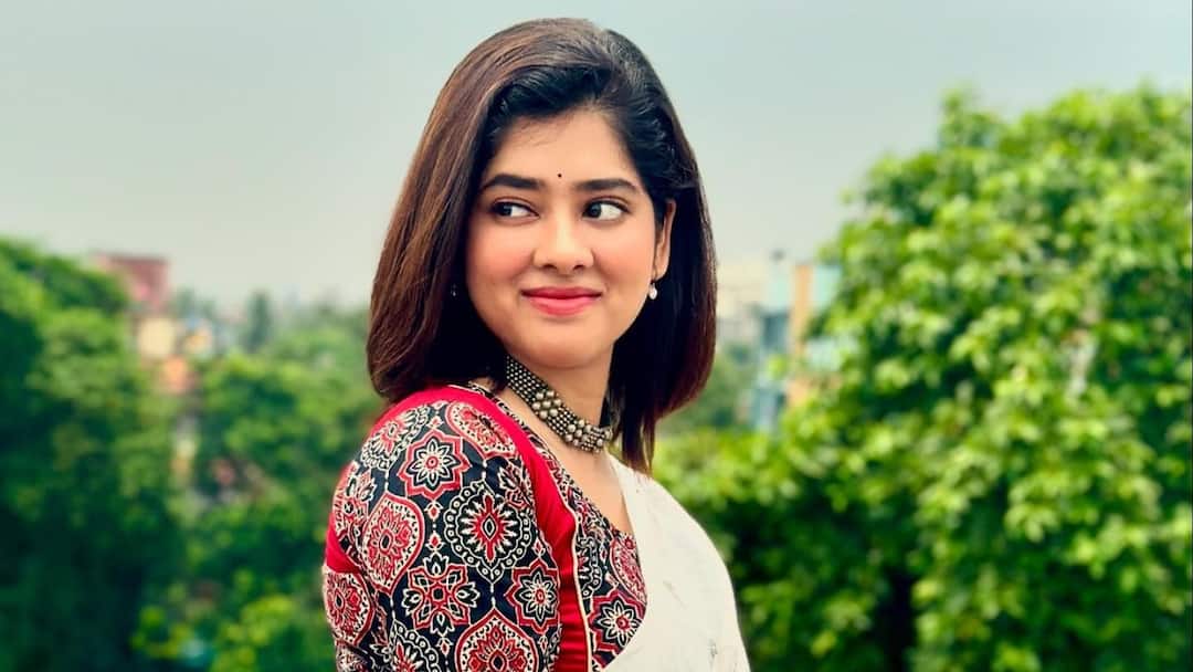 Actress Ditipriya Roy comeback at Bengali serial Anurager Chowa Entertainment News Tollywood ...