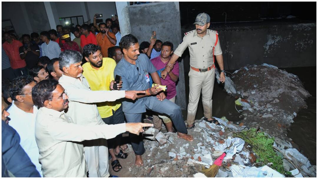 AP CM Chandrababu visited the Vijayawada Flood Affected Areas late at night photo story ...