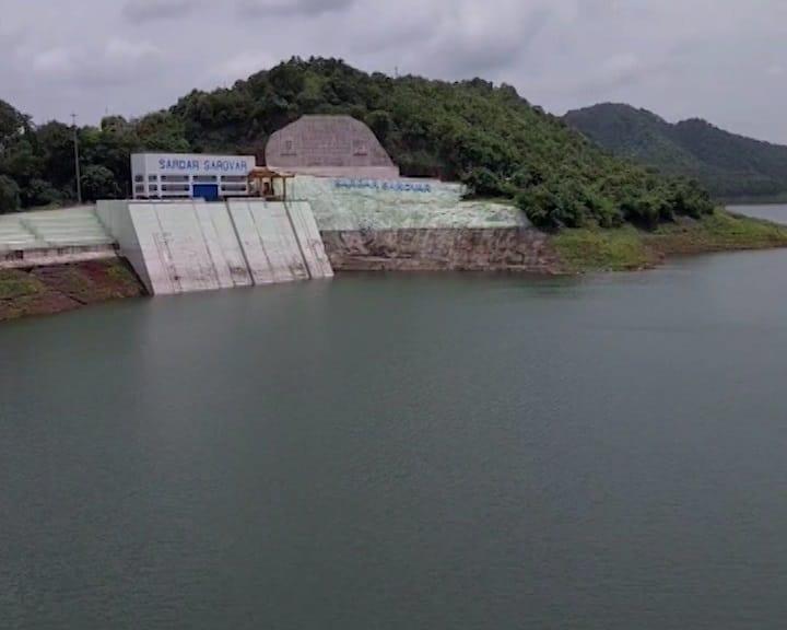 Latest Photos Viral Of Sardar Sarovar Narmada River Dam Overflow due to ...