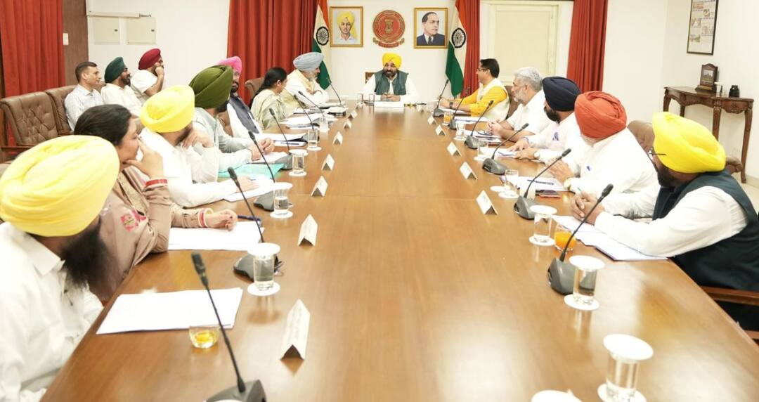 Punjab Cabinet Meeting: ਕੈਬਨਿਟ ਮੀਟਿੰਗ ਨੇ ਪੰਜਾਬੀਆਂ ਨੂੰ ਦਿੱਤਾ ਝਟਕਾ ! ਪੈਟਰੋਲ-ਡੀਜ਼ਲ 'ਤੇ ਵਧਾਇਆ ਵੈਟ ...
