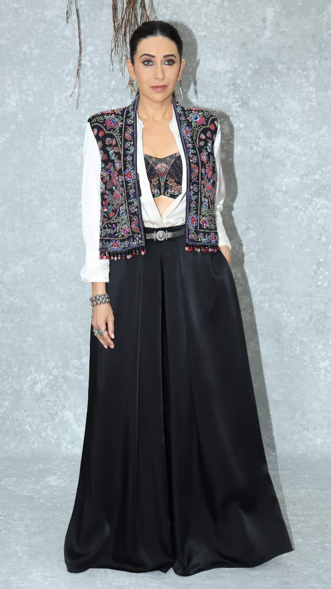 Karisma Kapoor Mix Ethnic And Modern For A Glam Look