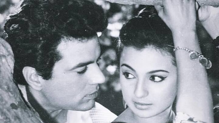 Tanuja Mukherjee Drunk Smoke know her Career Personal Life Daughter ...