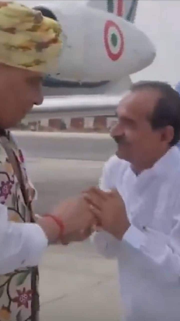 रक्षा मंत्री राजनाथ सिंह जयपुर एयपोर्ट पहुंचे | ABP Shorts | Defense ... रक्षा मंत्री राजनाथ सिंह जयपुर एयपोर्ट पहुंचे | ABP Shorts | Defense ...