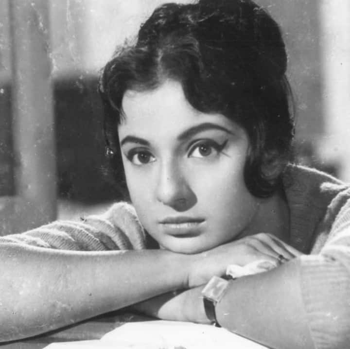 Tanuja Mukherjee Drunk Smoke know her Career Personal Life Daughter ...