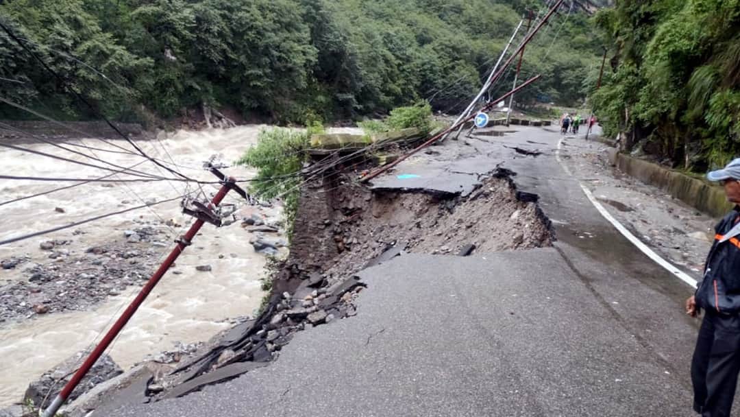 Uttarakhand monsoon wreaking havoc 100 houses demolished cracks in 200 houses ann | उत्तराखंड ...