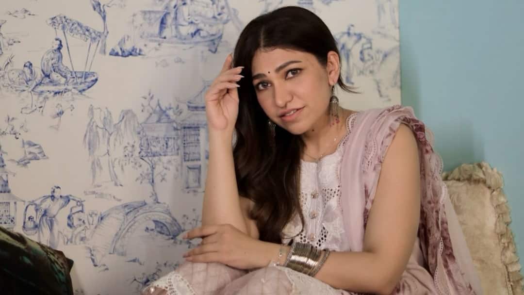 Singer Tulsi Kumar Meets With Unexpected Accident During Shoot