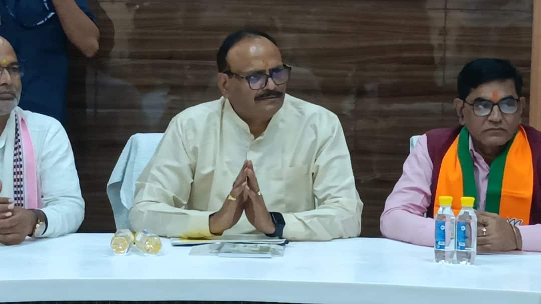 UP Deputy CM Brajesh Pathak Said Rahul Gandhi Jalebi Drama React ...