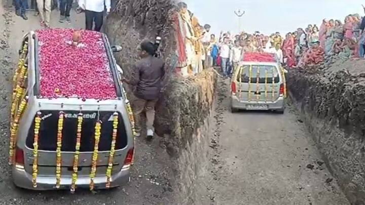 Gujarat Lucky Car Burial Ceremony Farmer Family performs last rites ...