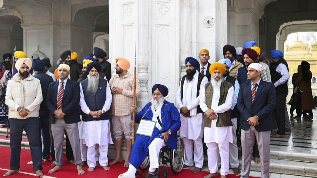 SAD Sukhbir Badal Sukhdev Dhindsa Become guard of golden temple as Sri Akal Takht Sahib ...