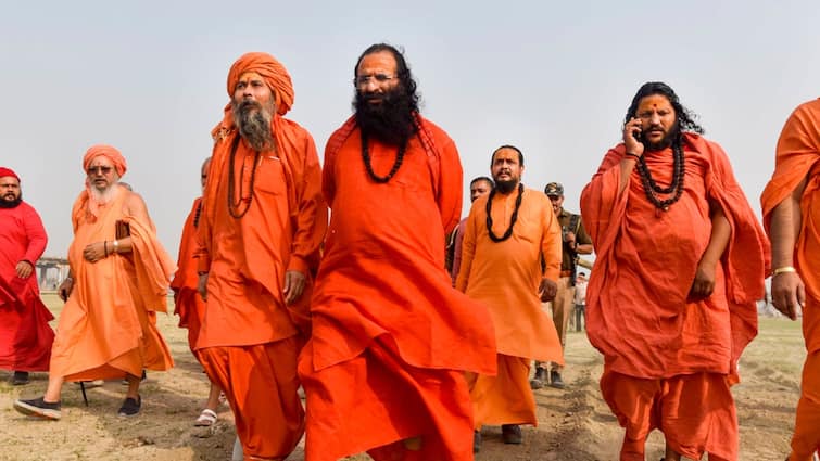 Mahakumbh 2025 Akhara parishad president Swami Ravindra Puri reacted on ...